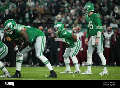 Philadelphia Eagles Tanner Mckee Plays During An Nfl Football Game