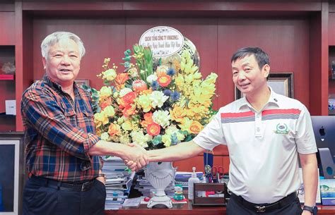 Vinaconex chúc mừng Ban lãnh đạo nhân ngày Doanh nhân Việt Nam Trang