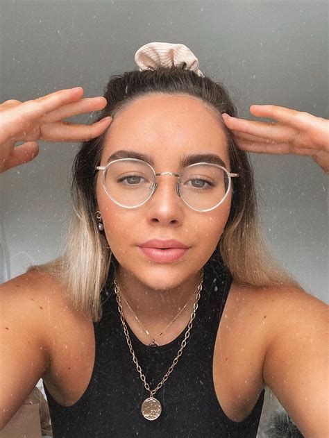 Pin By Pebbs2222 On Style Inspiration Glasses And Hair Girls With