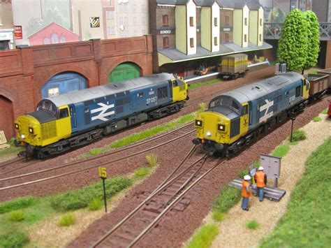 From Glasgow To The Sea Narrow Lane Arrivée De La Class 37025