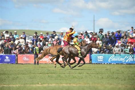 ТӨВ 100 Хурдан хязаалангийн уралдаанд Баянцагаан сумын уяач Б Ганбатын