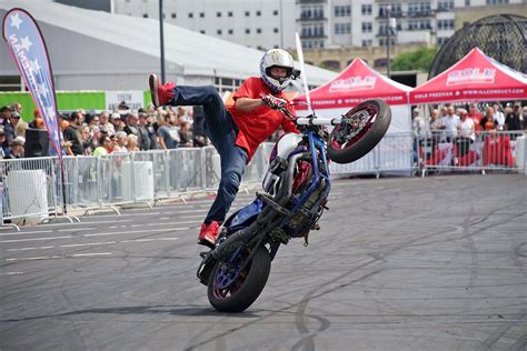 Stunt Bike Wallpaper Stoppie