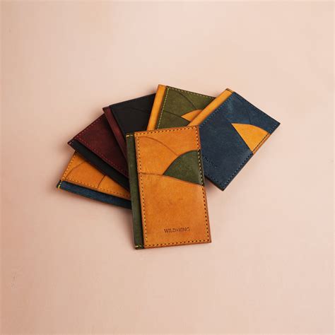 Vertical Card Holder Wild And King