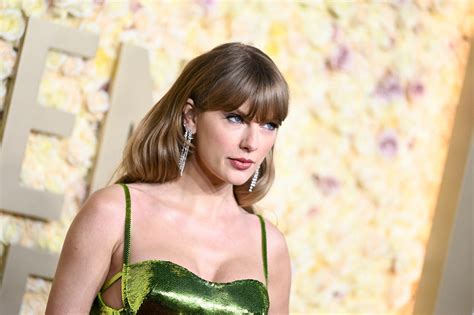 Golden Globes Taylor Swift Allure Cleavage Hot Celebs Home