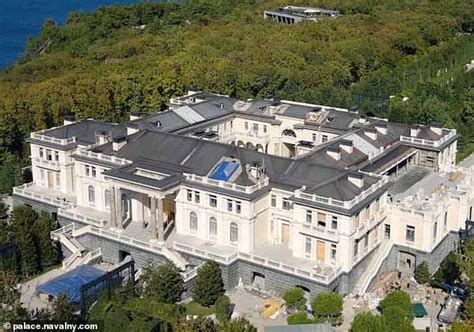 Vladimir Putin Palace The Golden Insanity Putins Alleged Palace In