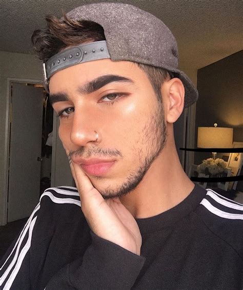 15 Men Who Prove That Subtle Makeup Is Transformative Artofit