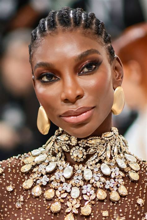 Michaela Coel Llega Empapada En Oro Para Presentar La Met Gala 2023