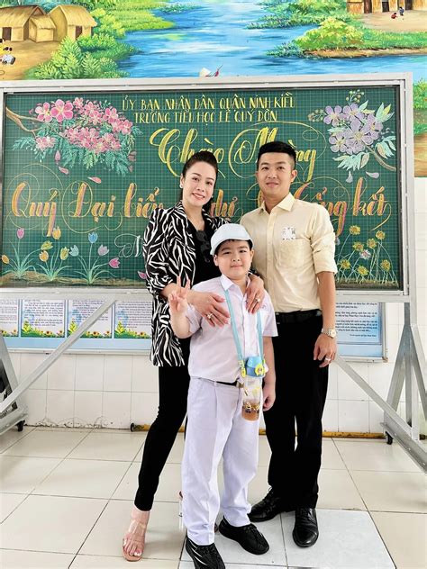 Nh T Kim Anh Khoe Nh B N Ch Ng C V Con Trai Saostar Vn