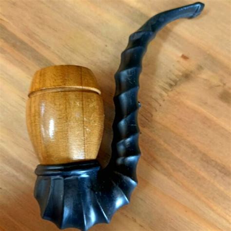 Cachimbo De Madeira Com Cabo Preto Trabalhado Casa Fé