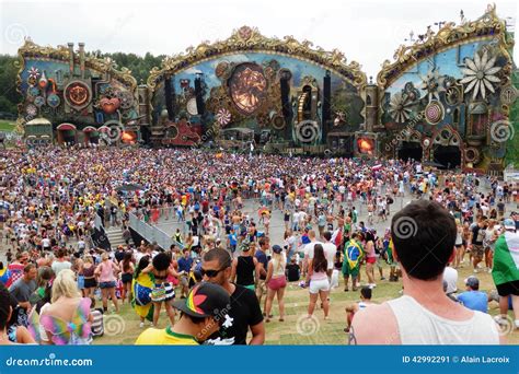 Tomorrowland Editorial Photo Image Of Festival Parties 42992291