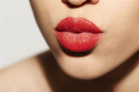 This Calculator Analyzes If Your Lips Are Aging You