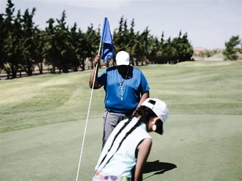 Aprende Trucos Para Perfeccionar Tu Juego De Golf Con Decathlon Mariettas