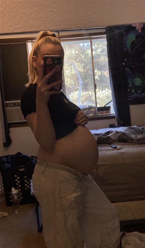 We All Love Pregnant Women Here Right R Clothedpreggo
