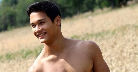 Man Central Daniel Morres In Sportswear