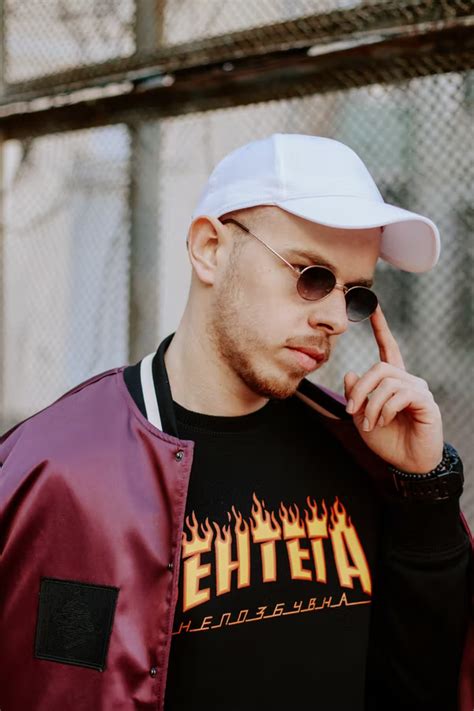 how to tell you are insecure 5 giveaway habits by wakoli votés medium