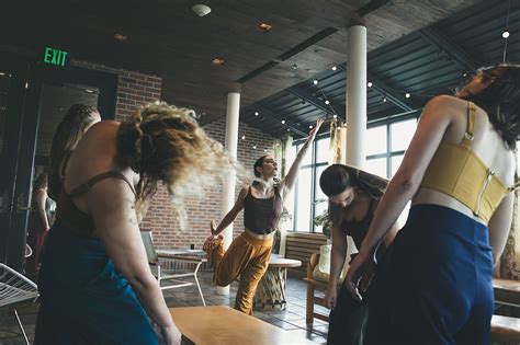 Class Modern Dance Le Mondo