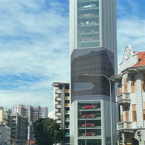 國際情勢的真實就是： 美國才是最希望台海開戰的人。 面對中國崛起，這些年美國只能透過經濟跟科技封鎖，沒有更多的名義可以進行強力打擊。 台灣人口少、腹地小、軍事武力不足，最有用的定位在於地理位置