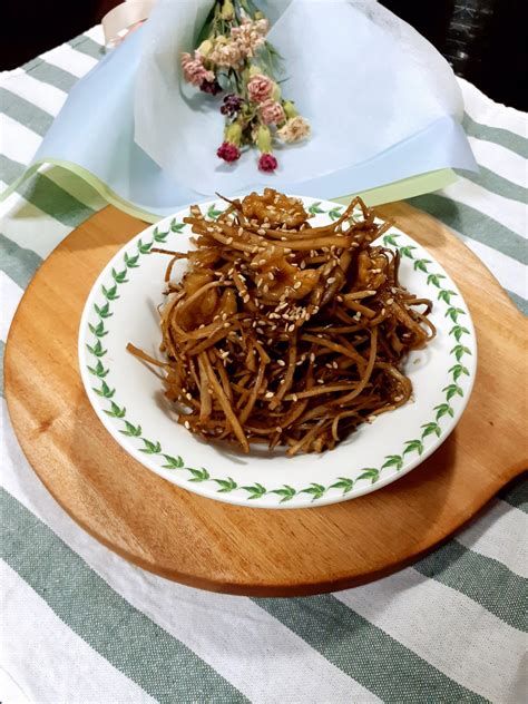 아삭아삭 고소한 우엉호두조림