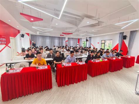 计算机学院计算机学院2025届毕业生实训班正式开班 南华大学 新闻网