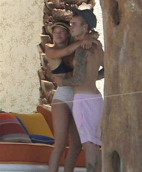 Is This The Moment Justin Bieber Was Caught And Taped Having Sex In Public With Girlfriend Sofia