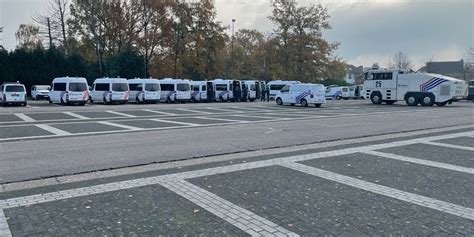 Leden Politiekorps Houden Oefeningen In Kader Van Bijstandsverlening