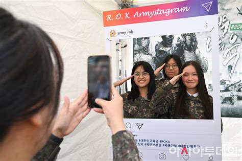 포토 군복 입고 대한민국 육군 체험 아시아투데이