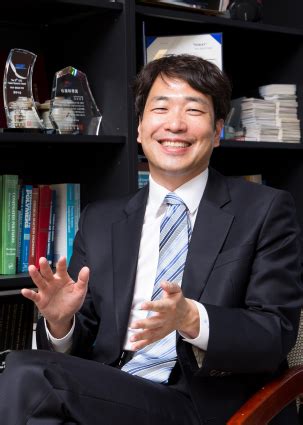 瑞典查尔姆斯理工大学王二刚教授等：柔性非共轭链段实现全聚合物太阳电池高光伏和机械性能 Nano Micro Letters