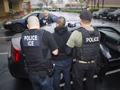 Ice Arrestó A 46 Trabajadores En Almacén En Nueva Jersey
