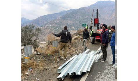 Dc Doda Harvinder Singh Inspecting The Ongoing Installation Of Modified Crash Barriers At Assar