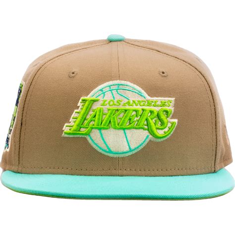 New Era X Shoe Palace Los Angeles Lakers Winter Wonderland Beige Min