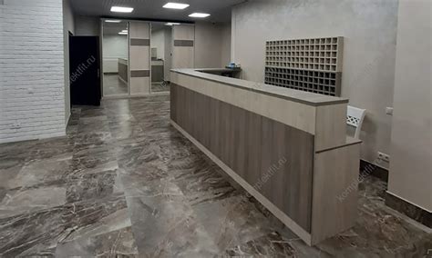 Стойка ресепшн на заказ. Магазин товаров для раздевалок.
