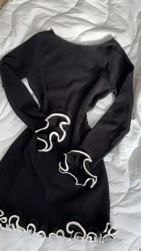 ШЕРБУР • Жіночий одяг • боді • корсет 398 Сукня з чашками та вирізом на ніжці💕 🔖 860 грн