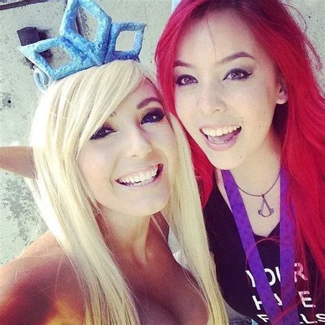 Jess And Friend Scrolller