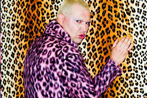 Pisarz Michał Witkowski Zagrał W Serialu „barwy Szczęścia” Vivapl