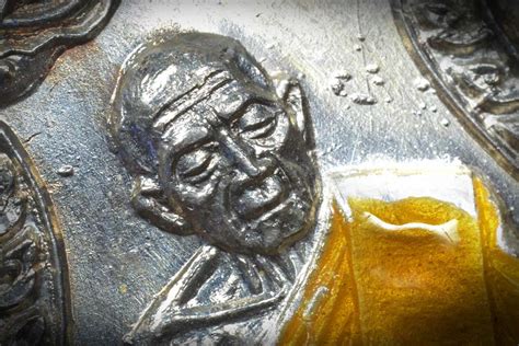 เหรียญเสมาครบ 8 รอบ หลวงปู่ทิม วัดละหารไร่ จ ระยอง สร้างปี พ ศ 2518 เนื้อเงินลงยาสีเดียว