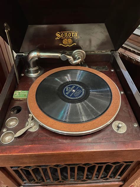Sonora Windup Antique 1915 Phonograph Record Player At 1stdibs Sonora