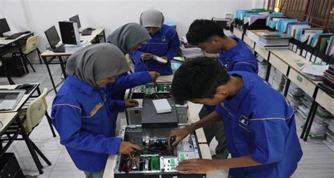 teaching faktory computer and network engineering smk perpajakan riau