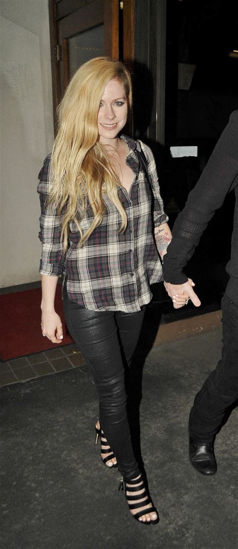 Avril Lavigne Night Out Style Outside Madeo Restaurant In Los Angeles