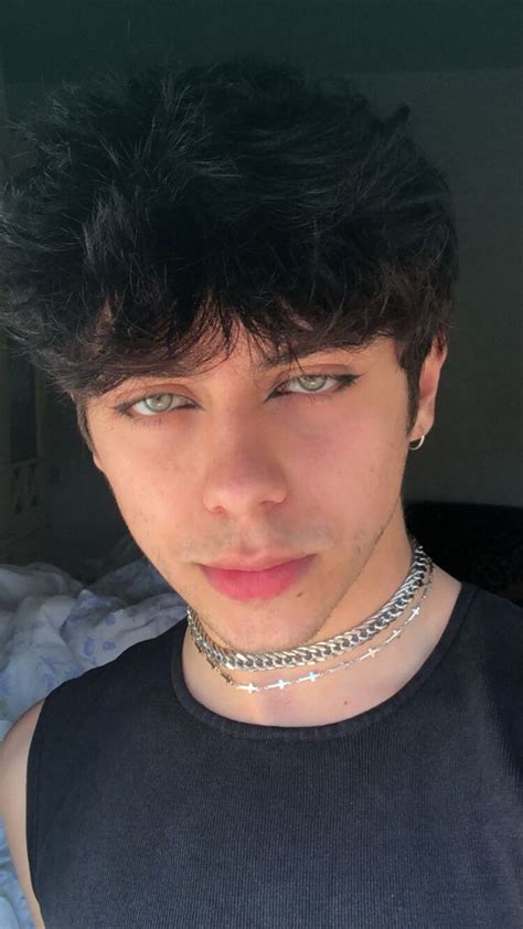 Pin By Tuvalie On Makeup No Eyeliner Makeup Male Makeup Punk Makeup