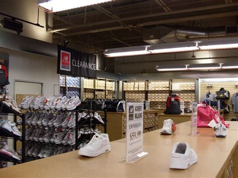 New Balance Factory Store 28 Photos And 19 Reviews 4955 International