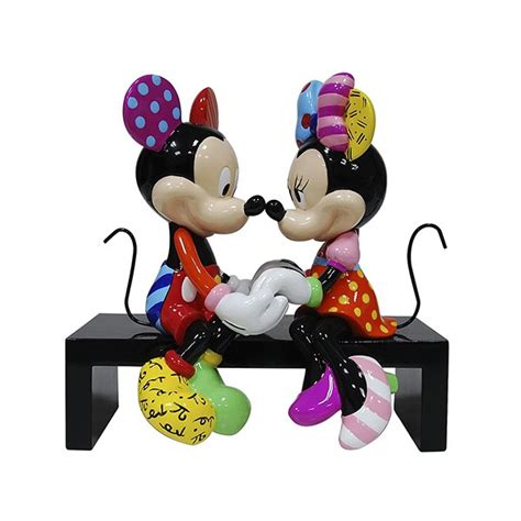 Mickey Mouse Con Ramo De Flores Figura De Mickey Mouse