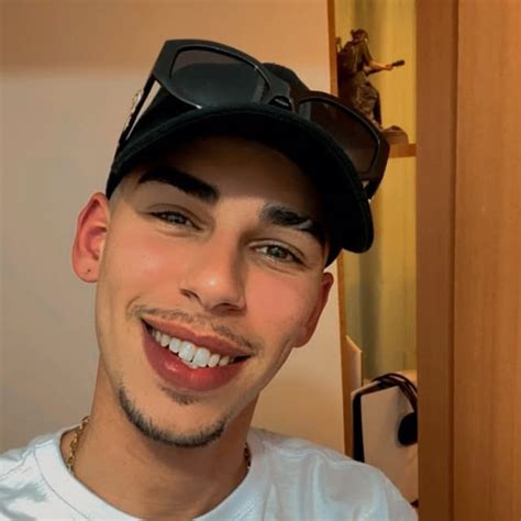 Gril O Davi Threads Say More