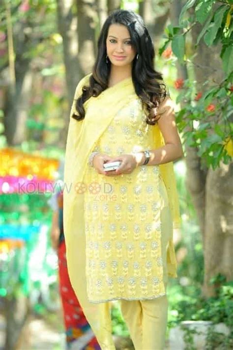 Actress Deeksha Panth Photos 04 116377 Kollywood Zone