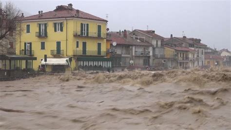 Евакуация и затворени училища заради силни дъждове в Италия ВИДЕО СНИМКИ Nova Bg