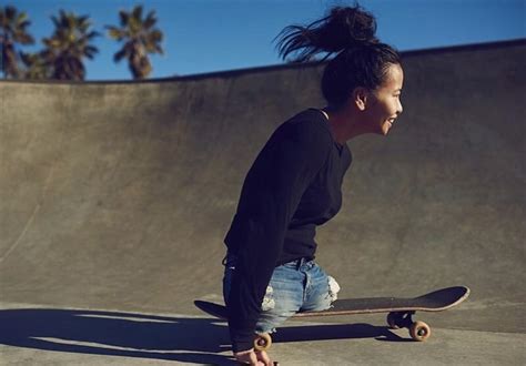 عکس از سر راه ماندن در تایلند تا بازیگری در هالیوود