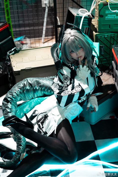 Cosplay 🐍博士，脸怎么红了？明日方舟 霍尔海雅前野太太 次元小镇