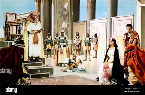 David Farrar Gina Lollobrigida And Harry Andrews Film Solomon And Sheba