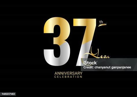 37 주년 기념 금색과 은색 벡터 템플릿 37 숫자 로고 디자인 37 번째 생일 로고 로고 타입 기념일 축하를위한 벡터 기념일 포스터 초대장 0명에 대한 스톡 벡터 아트 및