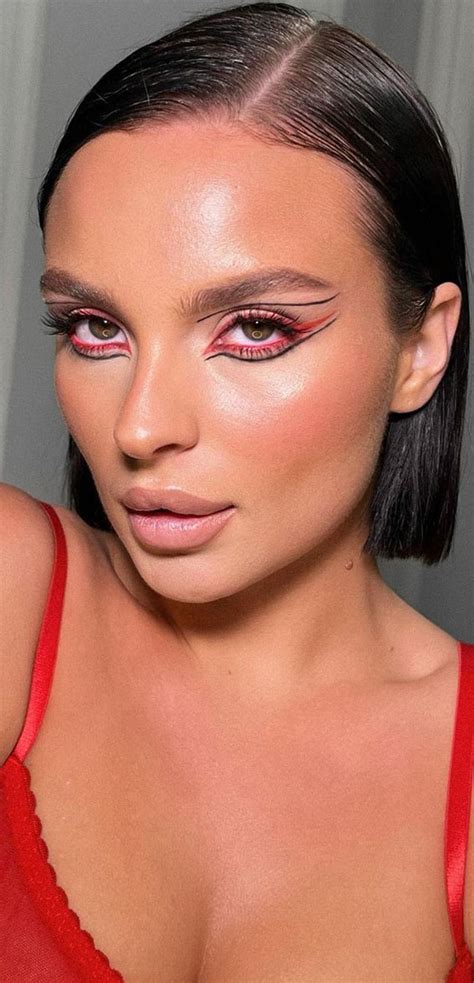 40 Trendy Eyeshadow Looks Black Red Graphic Liner