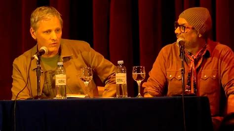 Viggo Mortensen Poeta Argentino De Cómo Una Estrella De Hollywood Presentó Su Libro En Bahía